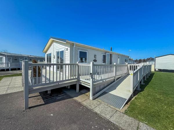 Stunning 4 Berth Lodge With Decking At Manor Park In Hunstanton Ref 23173k - Hunstanton