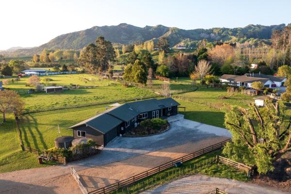 New - Farm House Near Town! - Gisborne