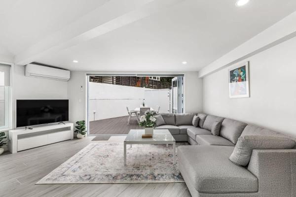Brand New 3br Home With Patio & Parking - Auckland