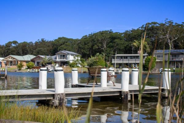 Doug's Jetty - Family Waterfront Getaway - Australia