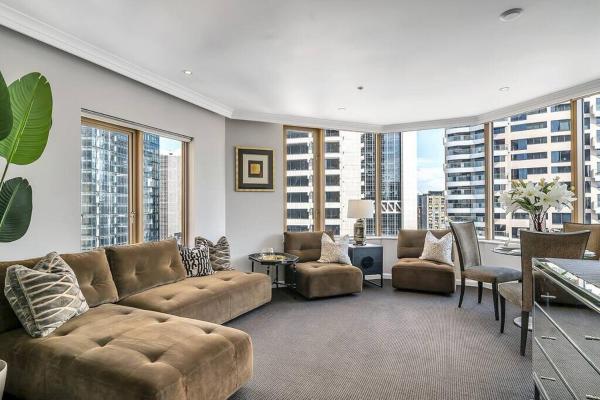 At Home With Sydney Harbour Bridge And Opera House - North Sydney