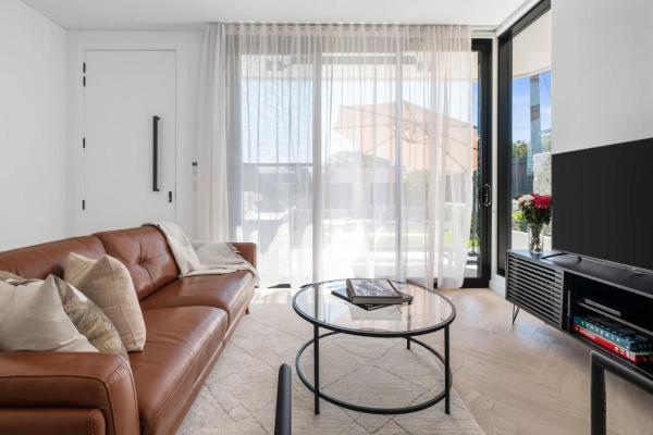 Coastal Retreat With Private Parking - Cronulla