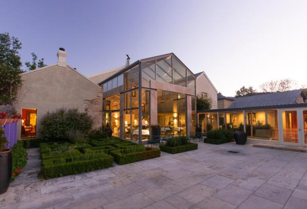 Islington Hotel - Kingston