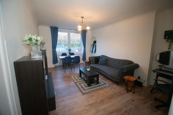 Modern 3 Bed Terrace - Melrose