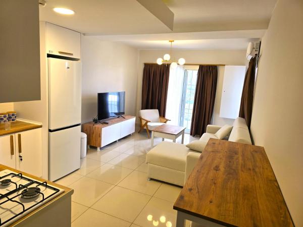 Centrally Located Apartment With Hotel-style Privileges - Famagouste