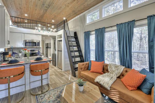 Stunning Mountain Tiny House Beautifully Design Ideal For Nature Lovers In Tennessee - Sewanee, TN