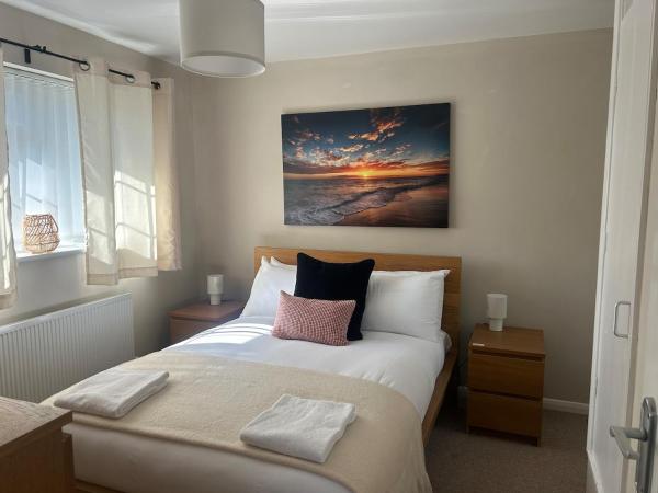 2 Bedroom Townhouse Near Cardiff Bay And City Centre With Garden And Parking - Cardiff