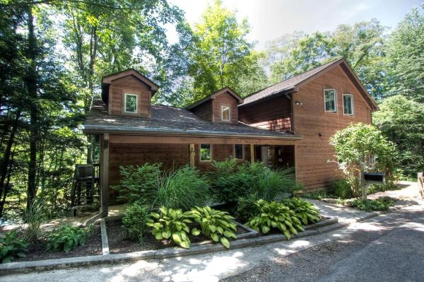 Beautiful Cabin With Hot Tub Surrounded By Trees In Confluence, Pennsylvania - Youghiogheny River Lake, PA