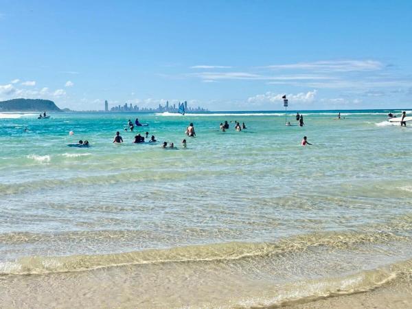 Palm Beach Retreat With Pool & Bbq - Coolangatta