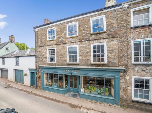 Six On Castle - Dulverton