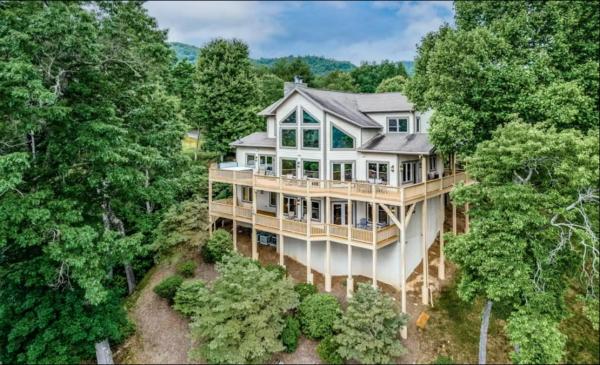 Summit Escape - Cherokee, NC