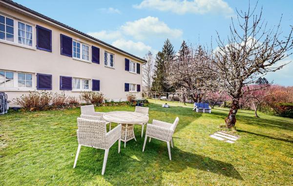 1 Bedroom Amazing Apartment In Treignac - Treignac
