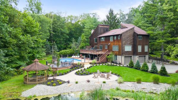 Upper Saddle River Resort W Pool, Hot Tub & Lake - Rockland County, NY