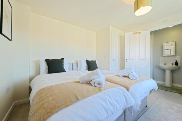 The Modern Retreat - Sleeps 8, Contractors Welcome - Newcastle Airport (NCL)