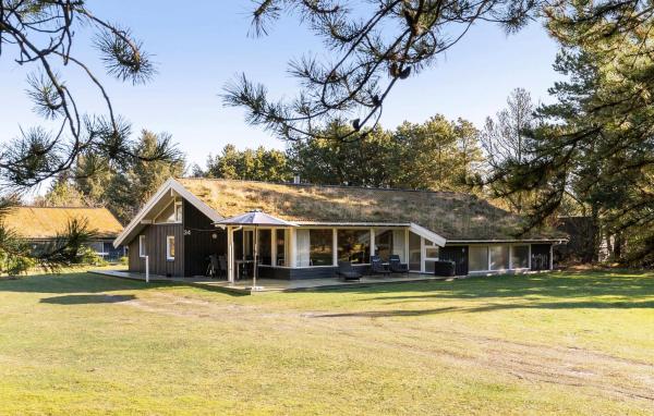 4 Bedroom Awesome Home In Saltum - Løkken