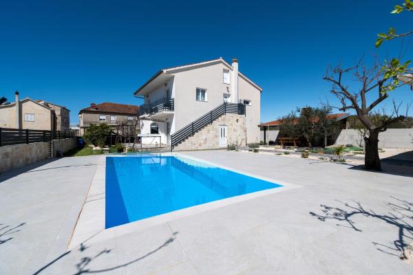 Family Friendly Apartments With A Swimming Pool Drage, Biograd - 23790 - Murter