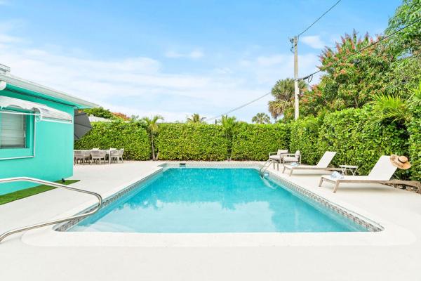 The Palmside Escape Heated Pool, Putt, Relax - Palm Beach