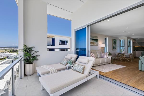Azzure Bokarina Penthouse- Brand New- Ocean View- Resort Style Pool- Steam Room - 선샤인코스트