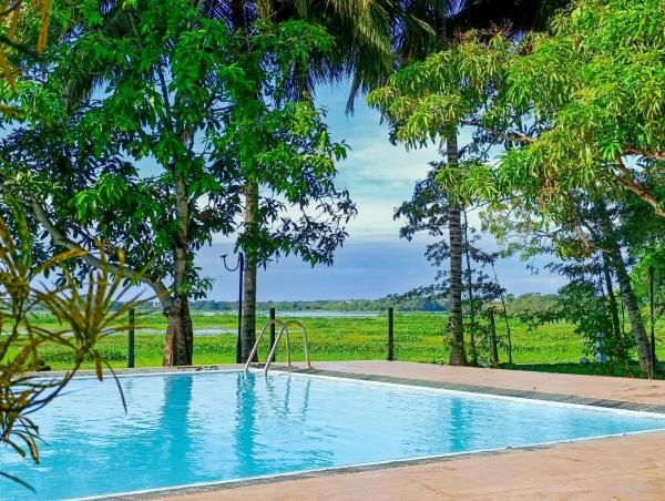 Flamingo Lake Resort - Sri Lanka
