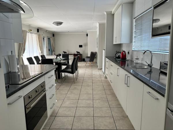 Afrisky Guest House - Benoni