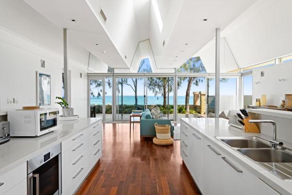 Florida Beach House I Private Properties - Mandurah