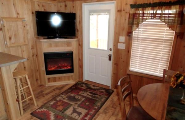 Inviting Getaway With A Fireplace Near The Black Hills Of South Dakota - Sundance, WY