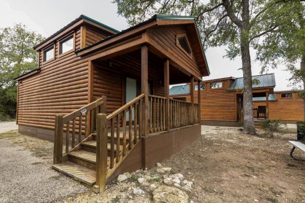 Log Cabin For Family Glamping Vacation Near San Antonio - Boerne, TX