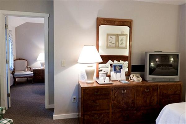 Wonderful Bed And Breakfast Accommodation For Four Guests Near Belfast, Maine - Camden, ME