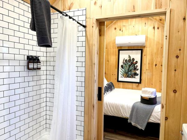 Rustic Tiny House Glamping In Grand Junction: Authentic Rural Charm In Colorado - Grand Junction