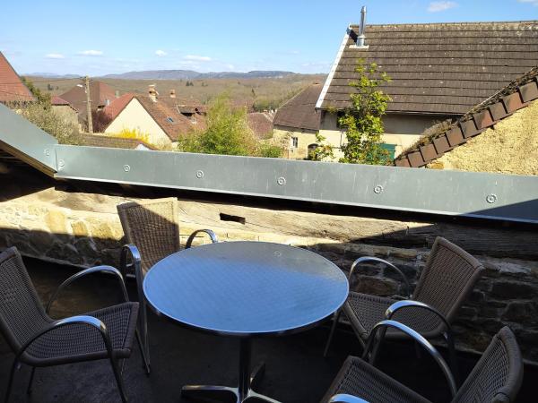 Grand Appartement Avec Terrasse Dans Maison Vigneronne - Poligny