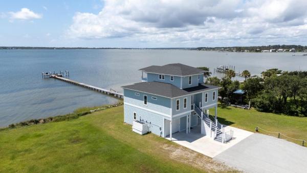 Straits Serenity Home - Harkers Island, NC