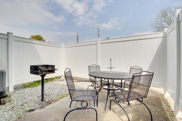 Less Than Half Mi To Gulf Biloxi Condo With Patio! - Biloxi, MS