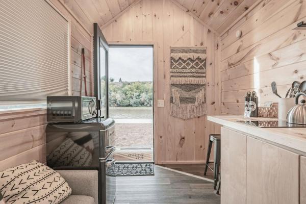 Charming Micro Home Escape: Unforgettable Glamping Experience In Colorado - Grand Junction, CO