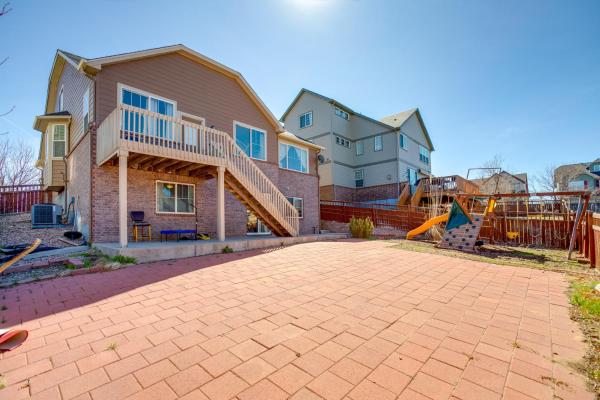 Hike, Explore And More Aurora Retreat With Yard - Aurora, CO