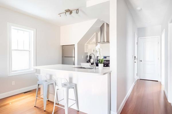 Jennifer's Chic Modern 1st Floor Apt Private Patio - Rhode Island