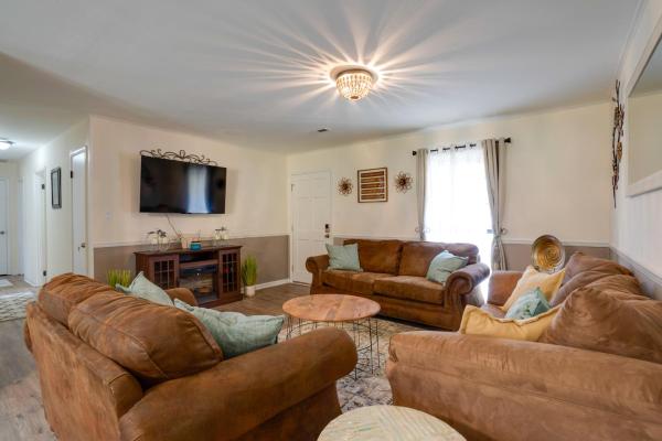 Decatur Vacation Rental Retreat With Private Yard! - ディケーター, AL