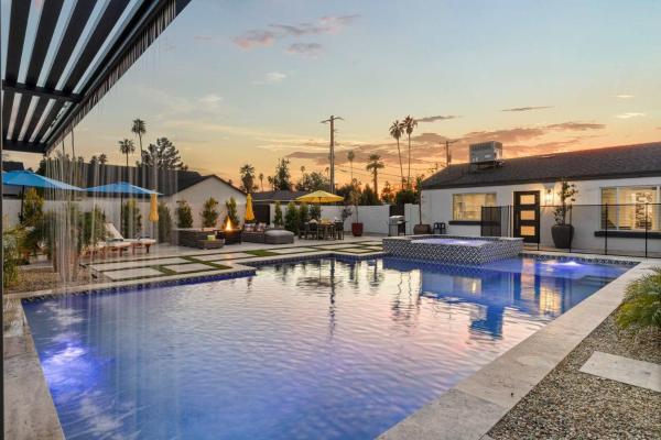 Montecito Luxe Home - 3-villa Retreat With Pool Courtyard - Phoenix, AZ