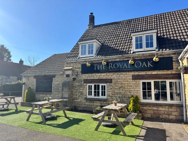 Oakrooms - Bourne