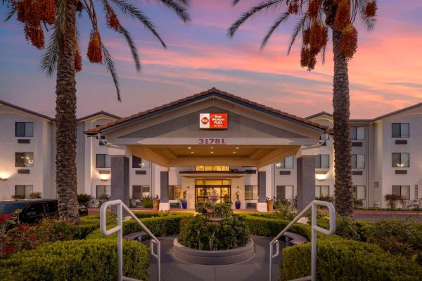 Best Western Plus Lake Elsinore Inn & Suites - Perris, CA