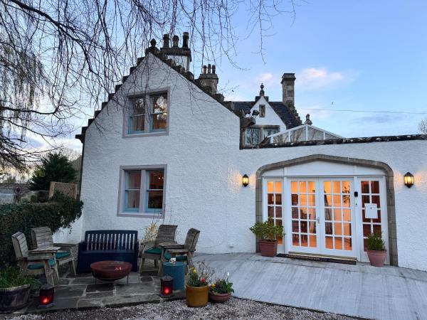 19th Century 5-bedroom Villa With Free Private Parking - Elgin