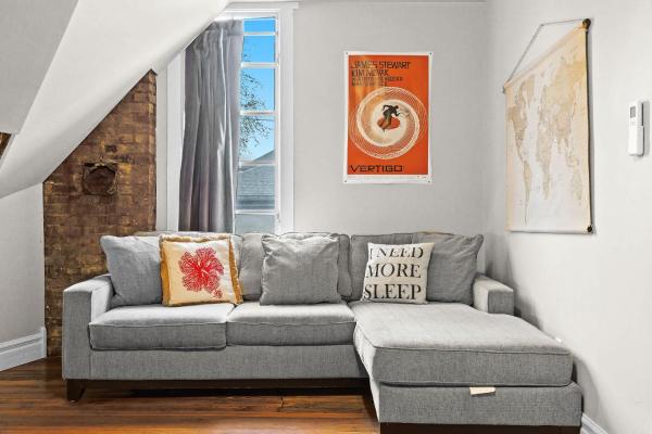 Cozy Top-floor Retreat In The Heart Of Louisville - New Albany, IN