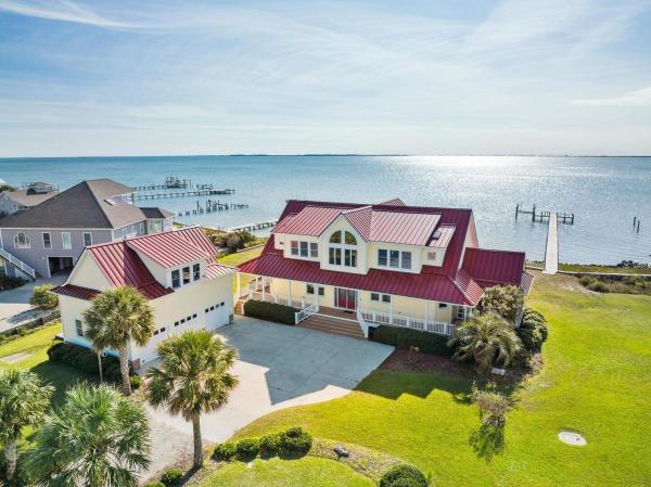 The Island House Home - Harkers Island, NC