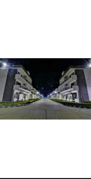 Hotel Super Townhouse Omaxe Eternity Vrindavan Near Prem Mandir - Rajasthan