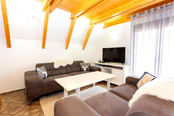 Hill View Chalets - Montenegro
