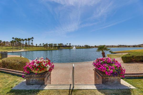 Community Perks And Trails Goodyear Retreat! - Goodyear, AZ