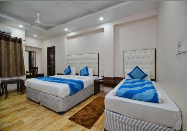 Perfect Hotel Pg In New Delhi - Walking The All Best Market - Haryana