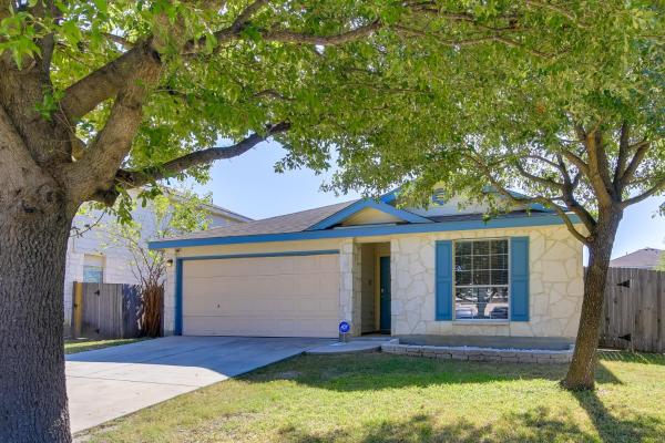 San Antonio Abode With Yard Less Than 4 Mi To Lackland - San Antonio, TX