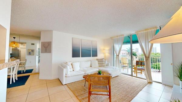 Modern Luxury Condo Near Beach & Aventura Mall - Aventura, FL