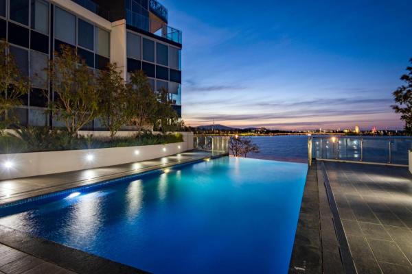 Lakefront Retreat With Stunning Views - Canberra