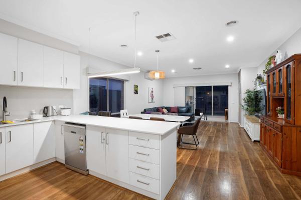Tarneit Grove Family Home With Home Theater - Werribee